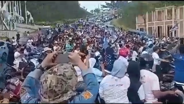 Ribuan Pendukung E2L-HJP Gelar Konvoi Kemenangan Setelah Real Count ...